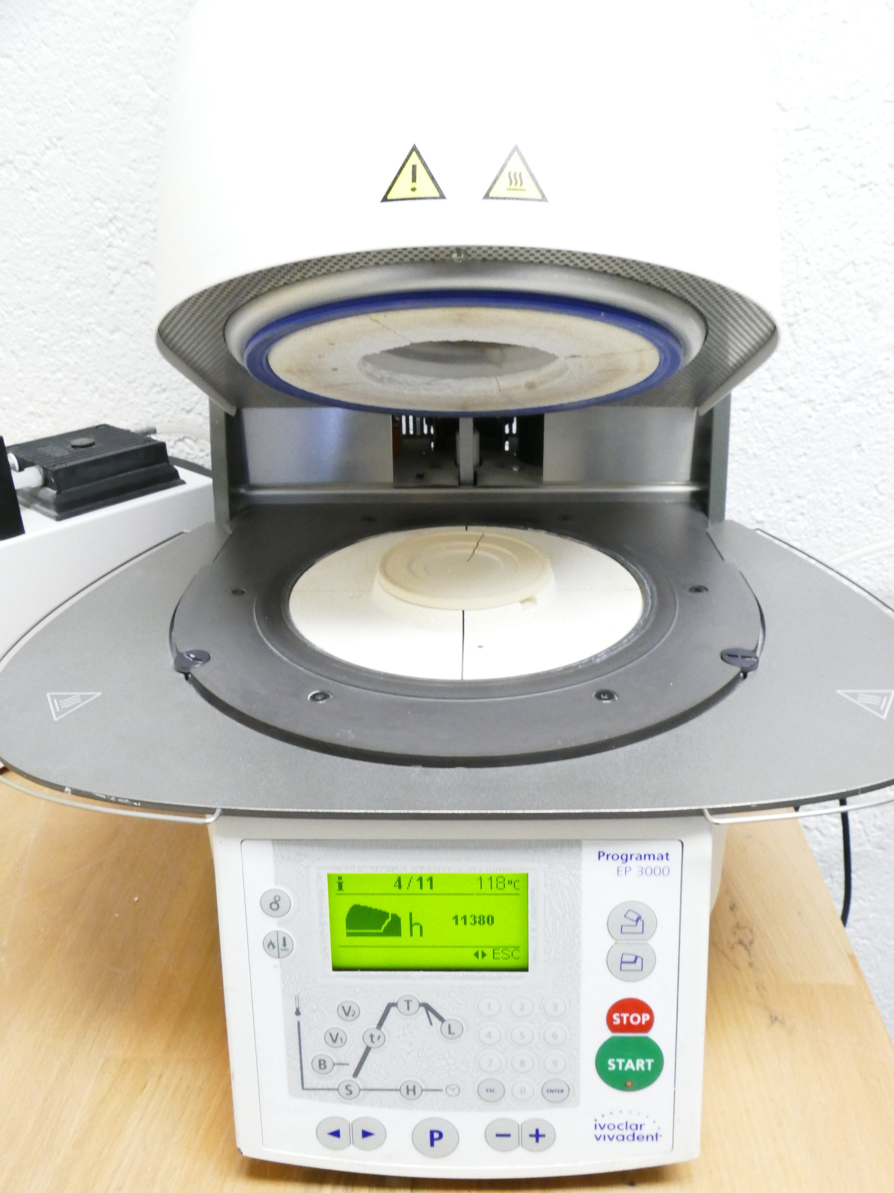 Ivoclar Programat EP 3000 Keramikpressofen EP3000 mit VP4 Pumpe 8661 ...